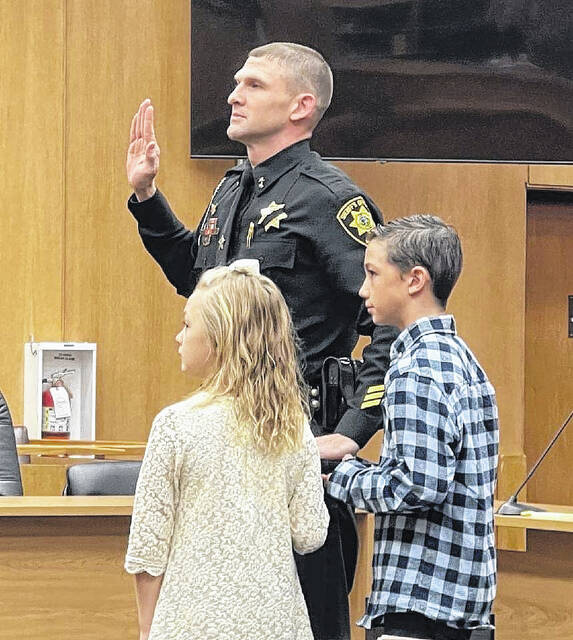 Knight sworn in as new chief deputy | Laurinburg Exchange