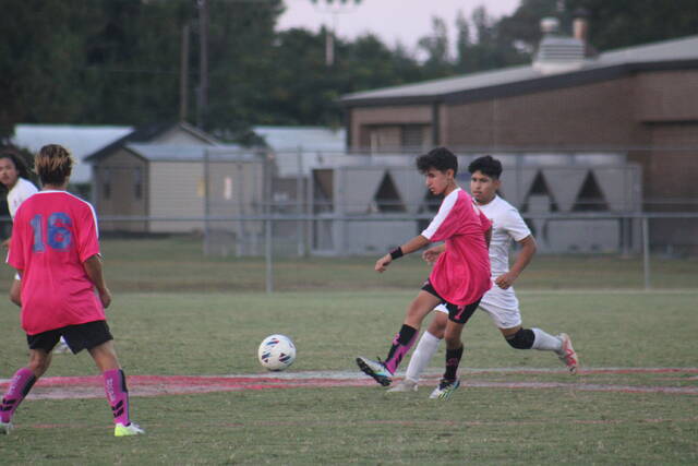 Roundup: Scots fall to Cavs on Pink-Out Night | Laurinburg Exchange